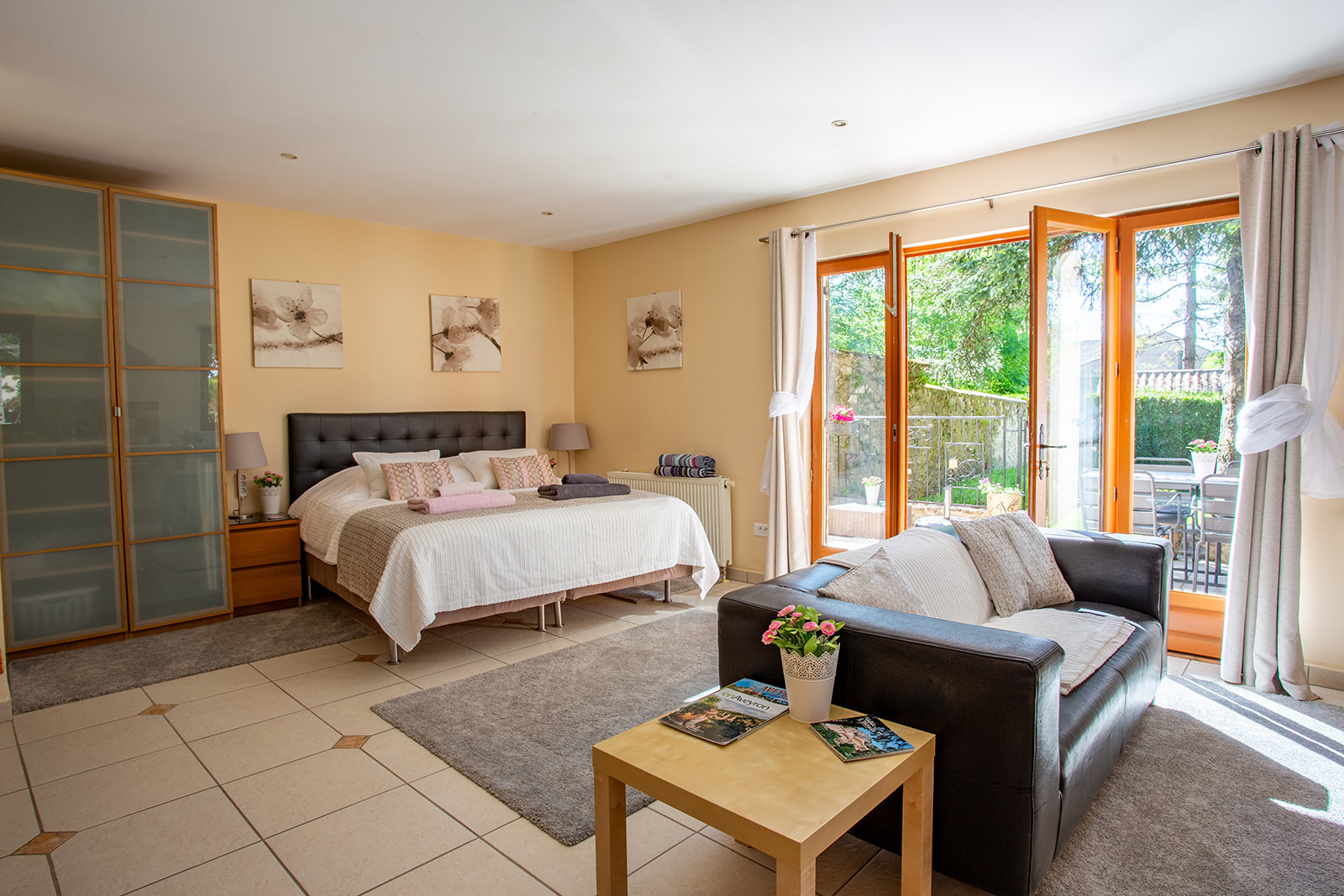 Demeure de charme avec activité gîtes et chambres d’hôtes – Aux portes ...