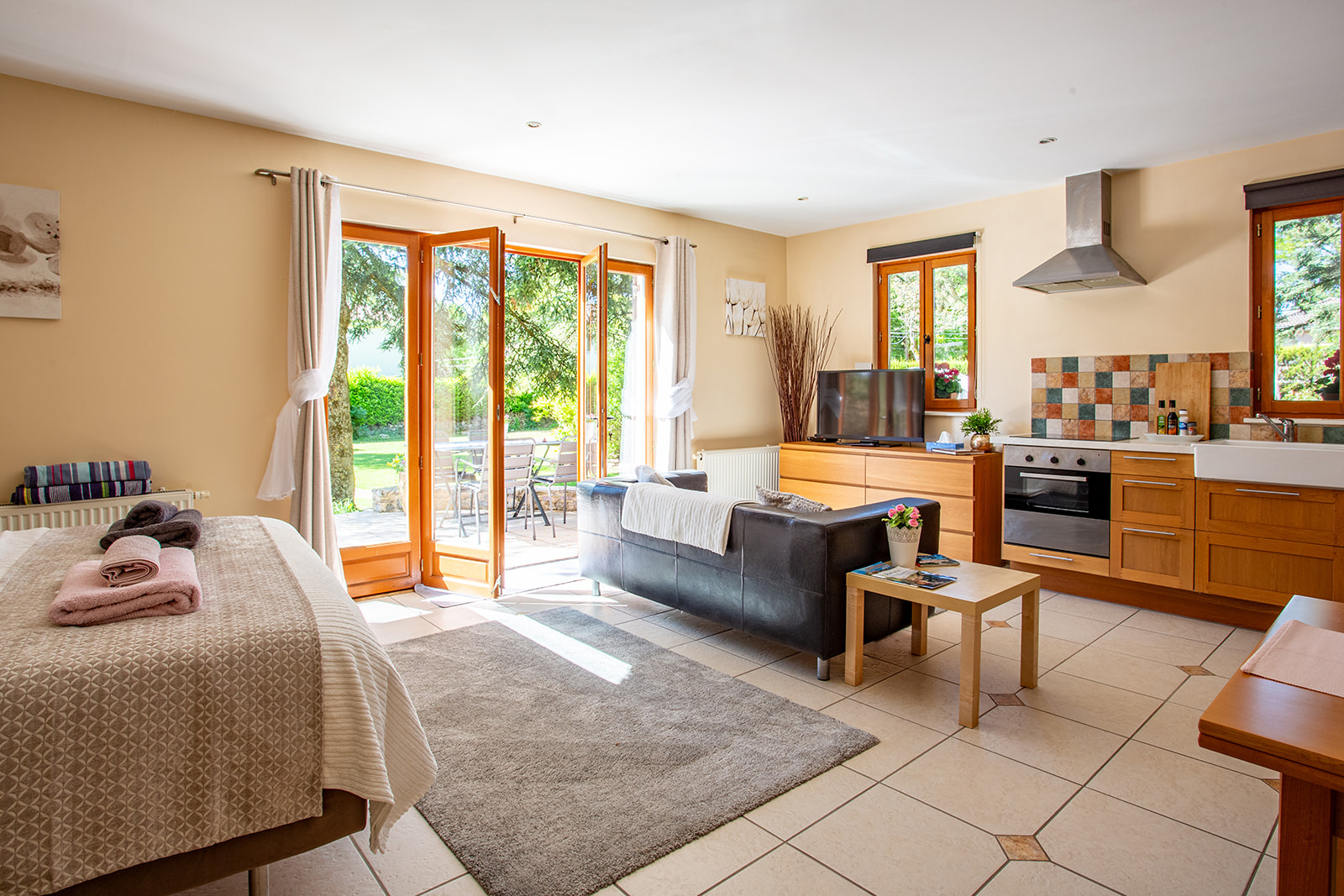 Demeure de charme avec activité gîtes et chambres d’hôtes – Aux portes ...